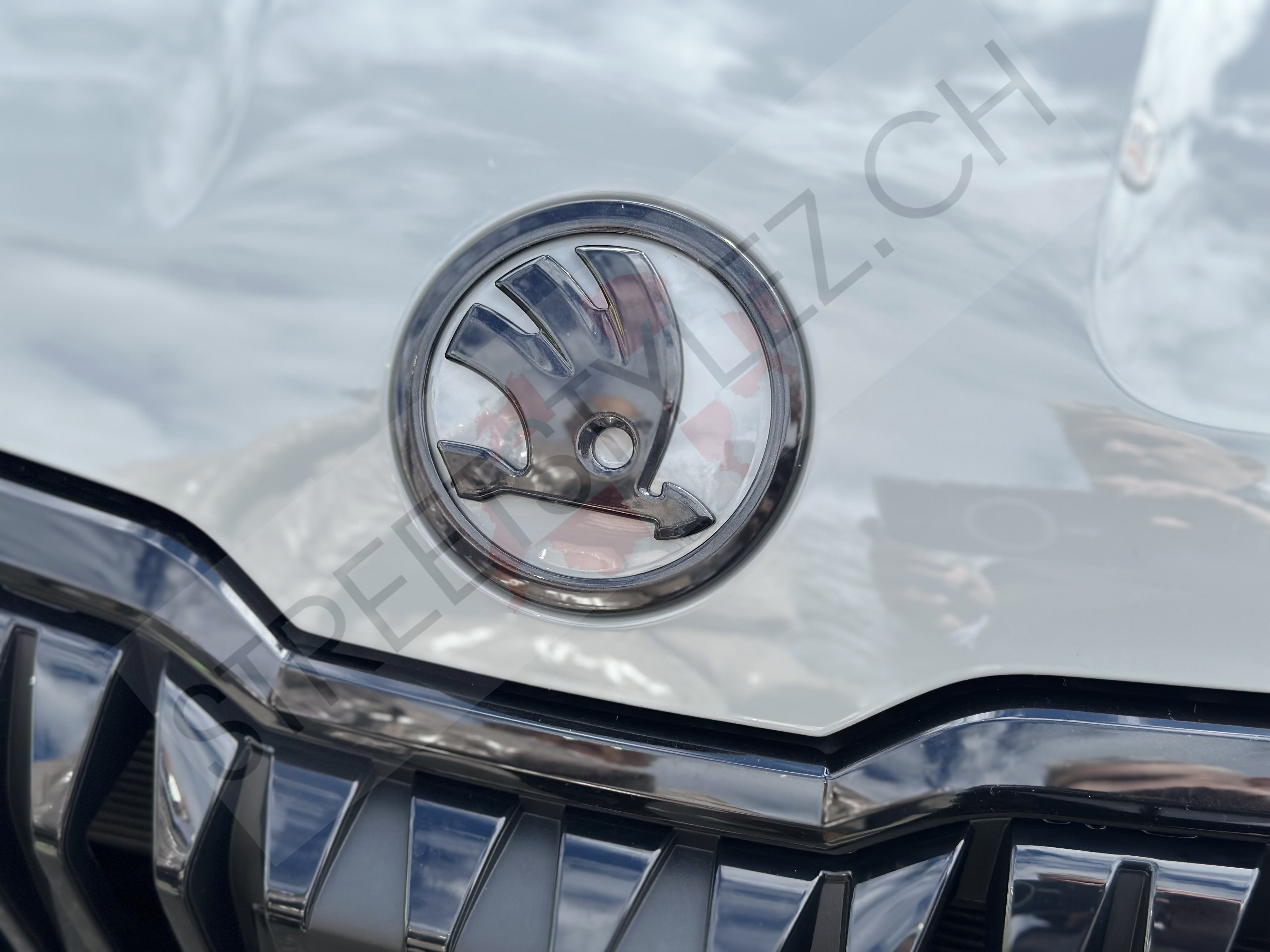 SKODA OCTAVIA III Front Logo / Emblem - Two Tone Original Colors ...